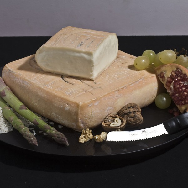 Discovering Italian Cheese: Taleggio, Sweet, Sour and Aromatic